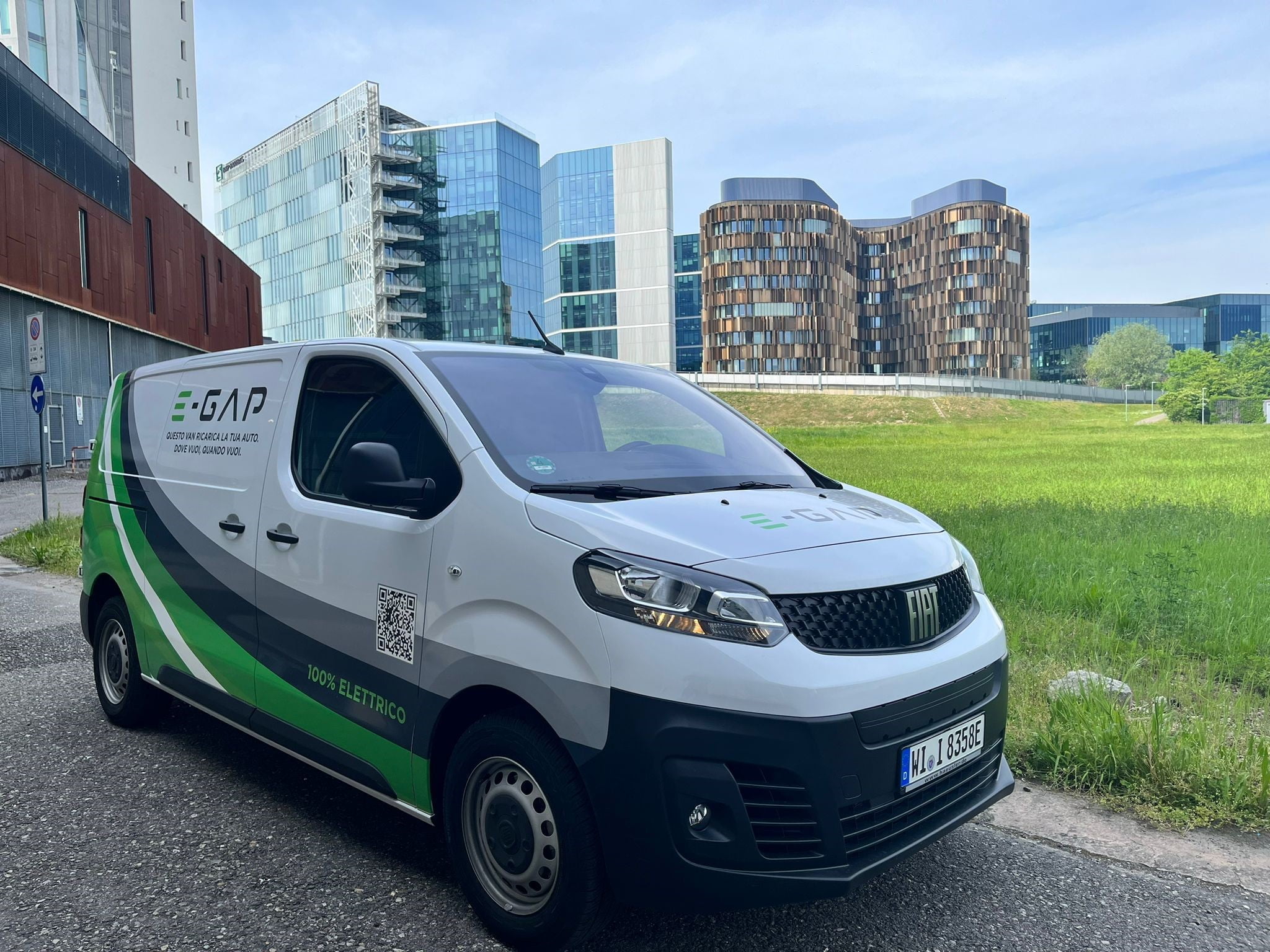 Elektryk Naładuje Samochód Elektryczny