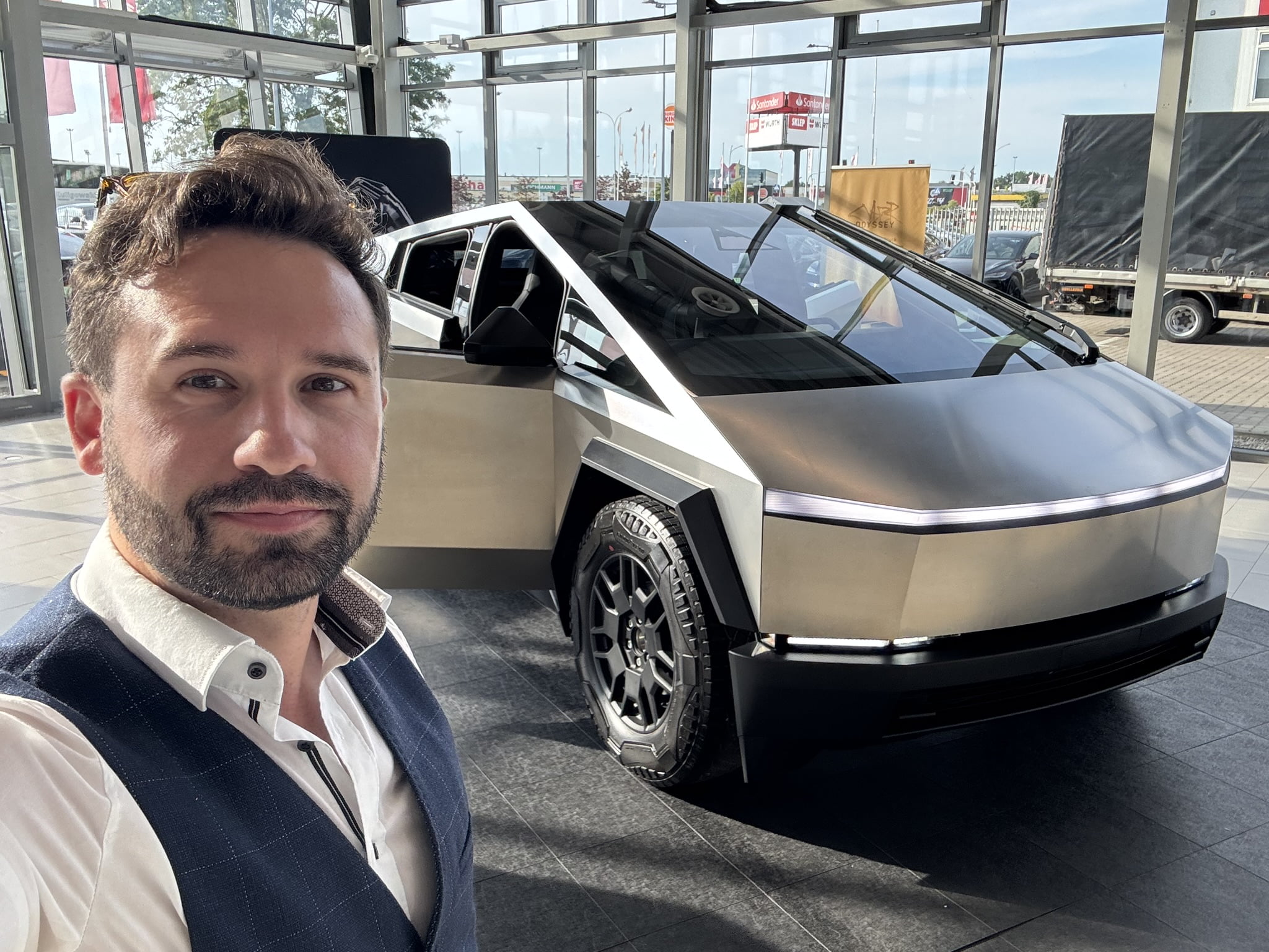 Cybertruck Na Polskiej Ziemi – Kanciasty Unikat, O Którym Możemy ...