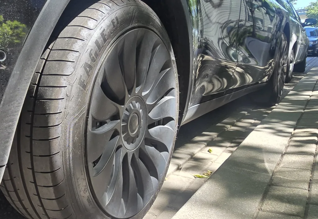 Moda Na Wielosezonowe Opony Rośnie. Test ADAC Studzi Emecje